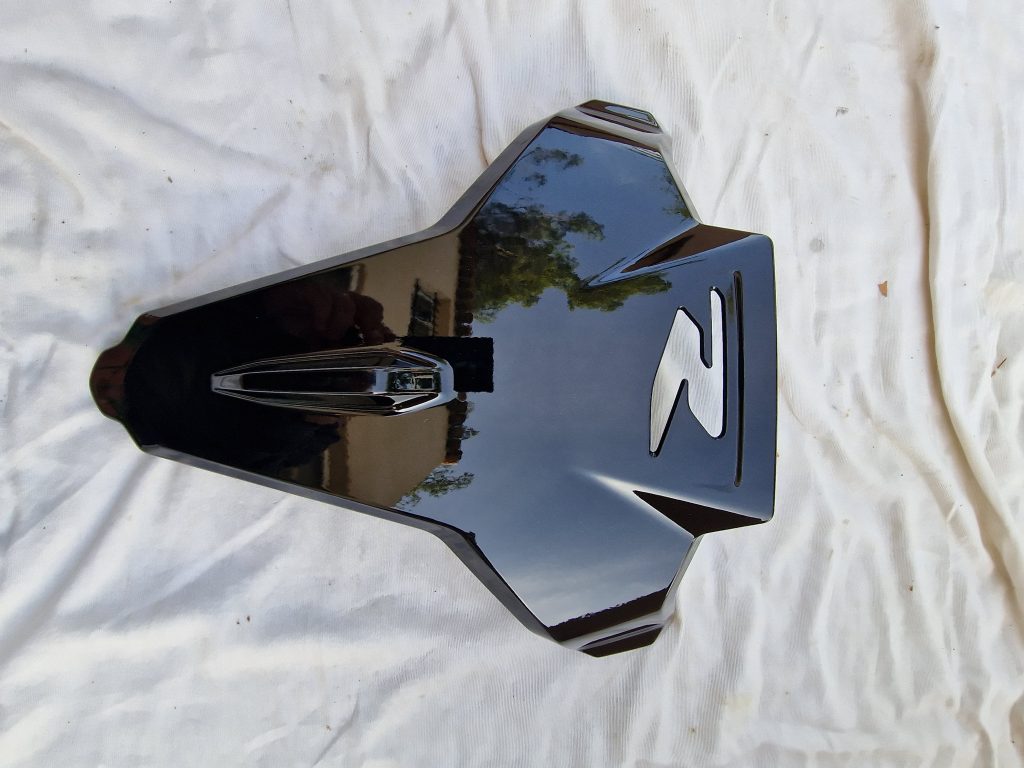 Jeu recouvrement siege passager black storm BMW F900 R - Mirabeau Moto